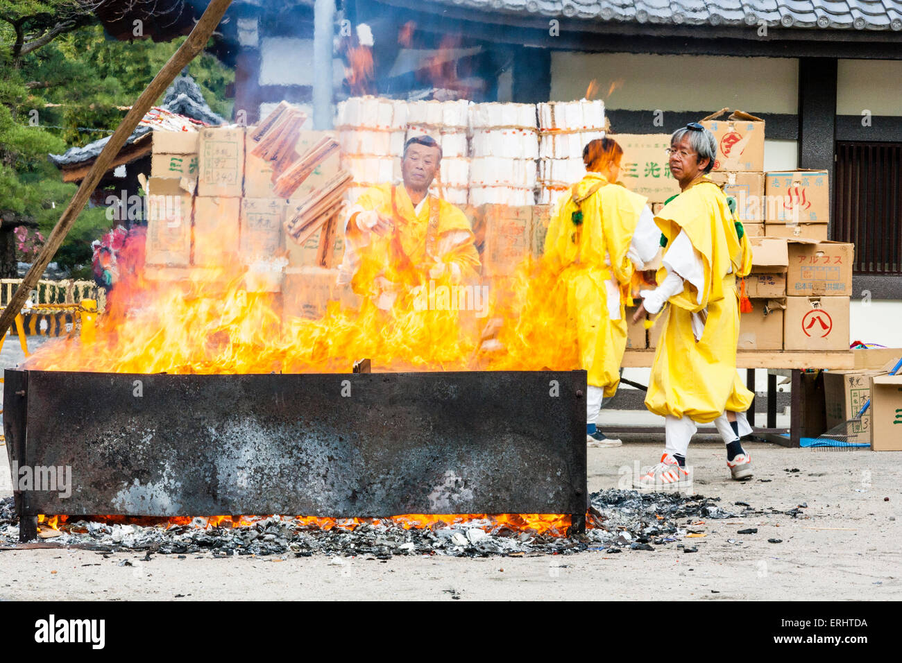 Japan, Nishinomiya, Mondo Yakujin temple. Yearly burning ritual, with ...