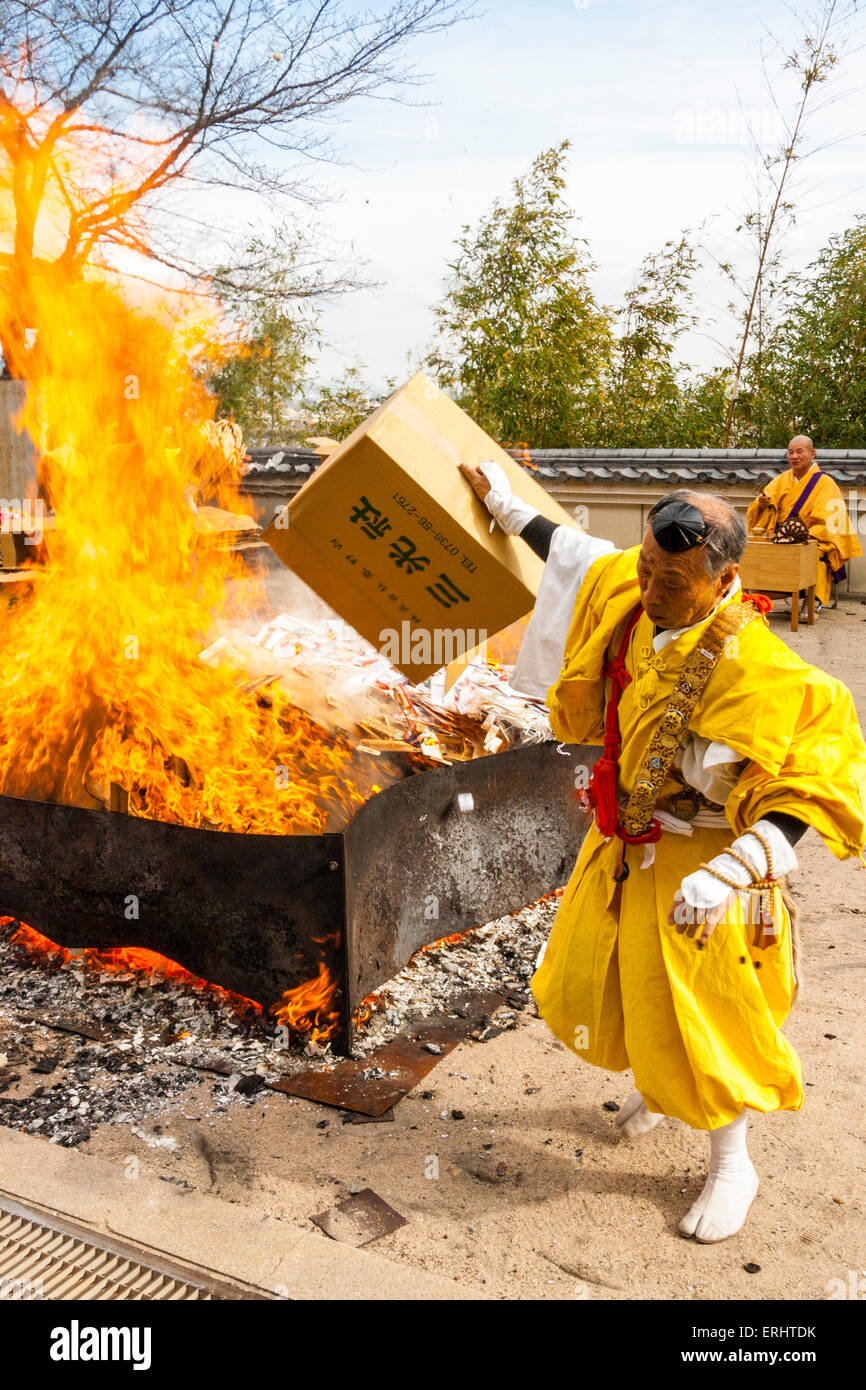 Japan, Nishinomiya, Mondo Yakujin temple. Yearly burning ritual, with ...