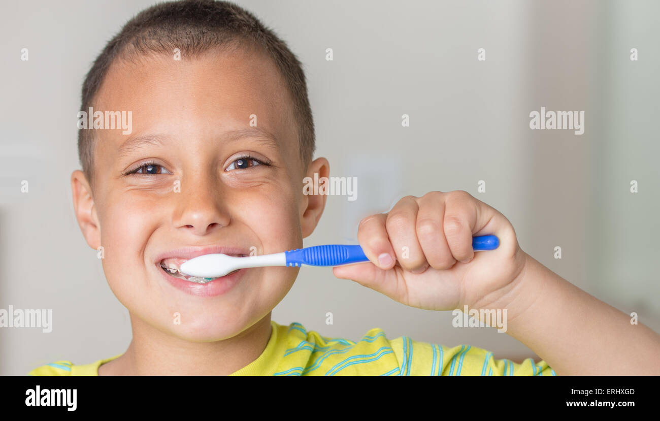 Young boy brushing his teeth and his braces Stock Photo - Alamy