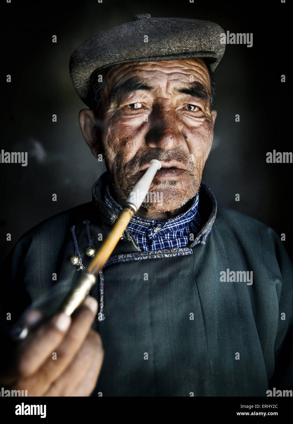 Mongolian Man Traditional Dress Smoking Pipe Stock Photo - Alamy