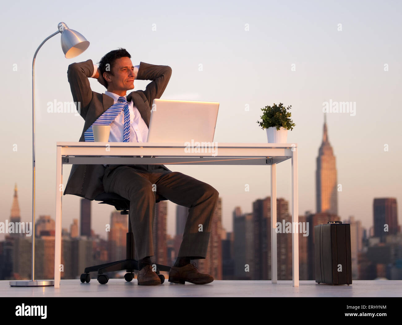 Business men city skyline hi-res stock photography and images - Alamy