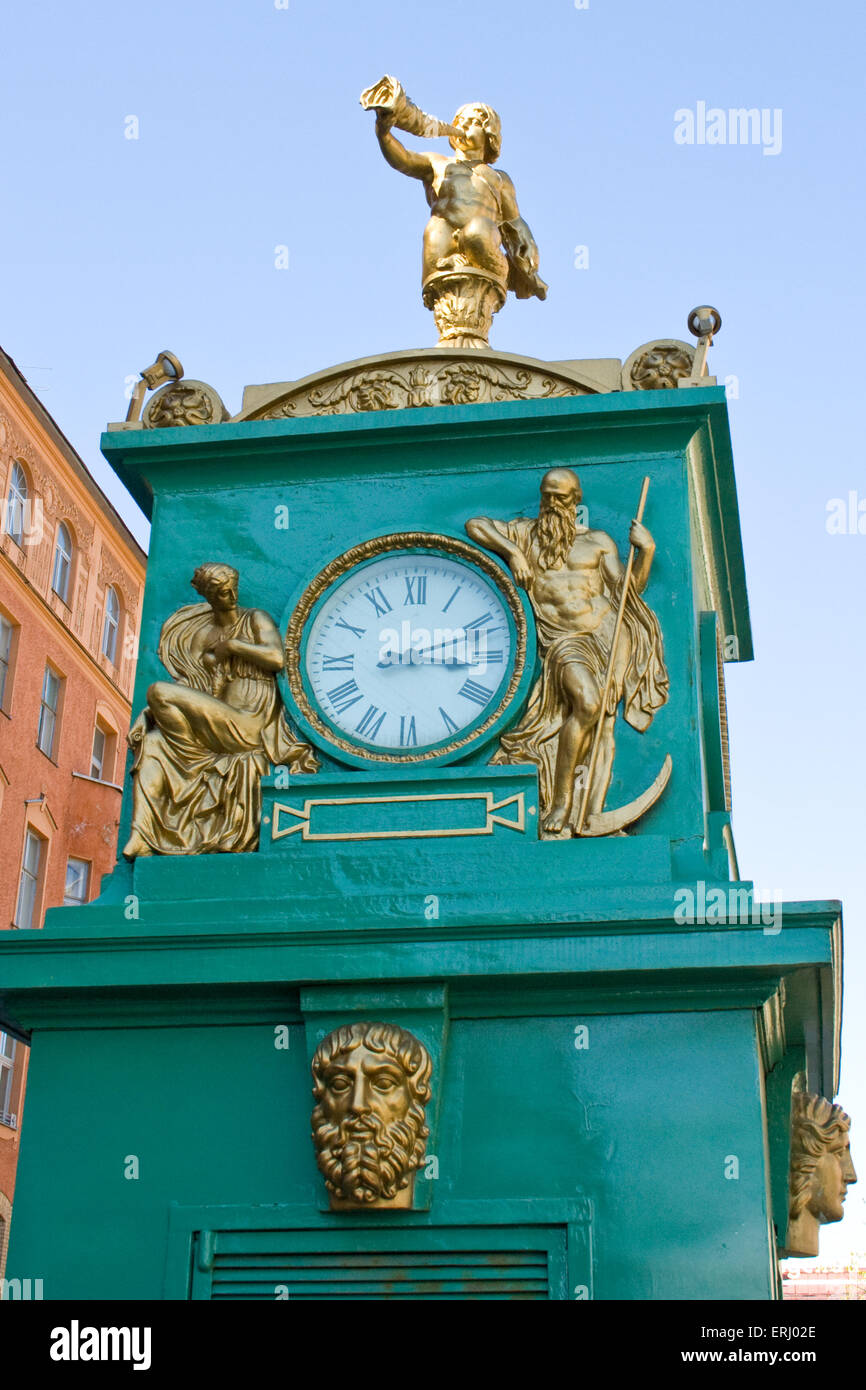 Antique Street Clock Stock Photos & Antique Street Clock Stock Images ...