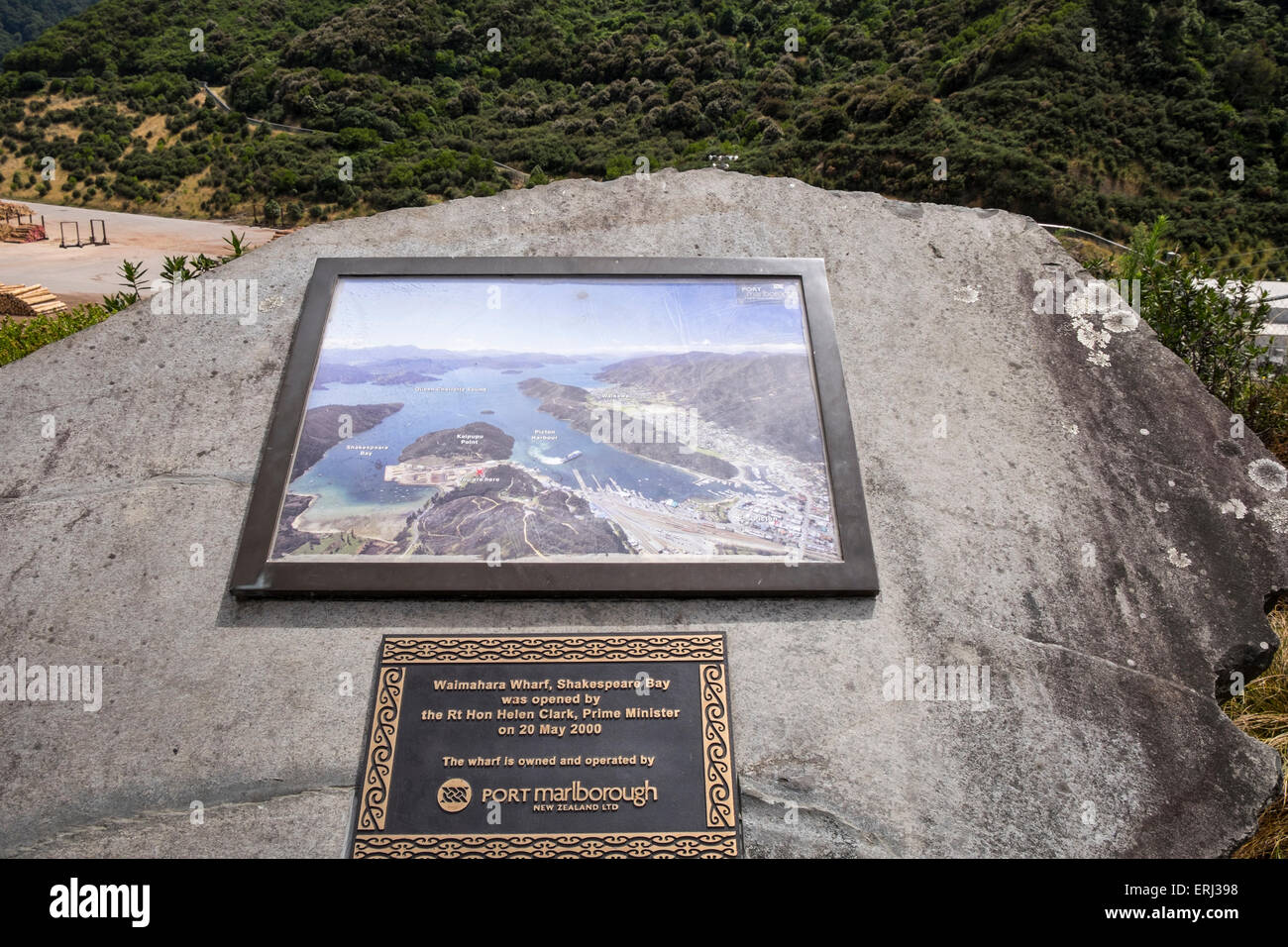 Memorial stone with plaque above Waimahara Wharf in Shakespeares Bay ...