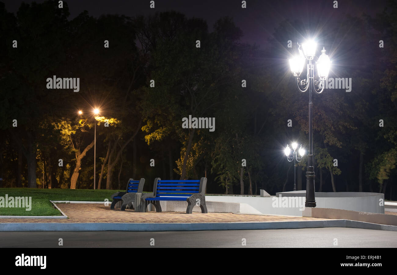 City park at night Stock Photo - Alamy
