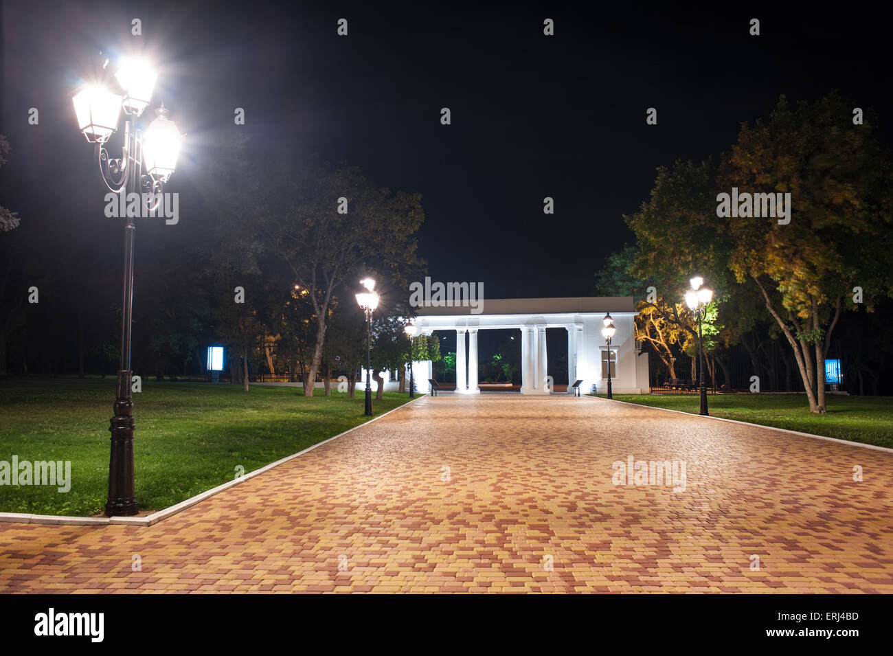 City park at night Stock Photo - Alamy