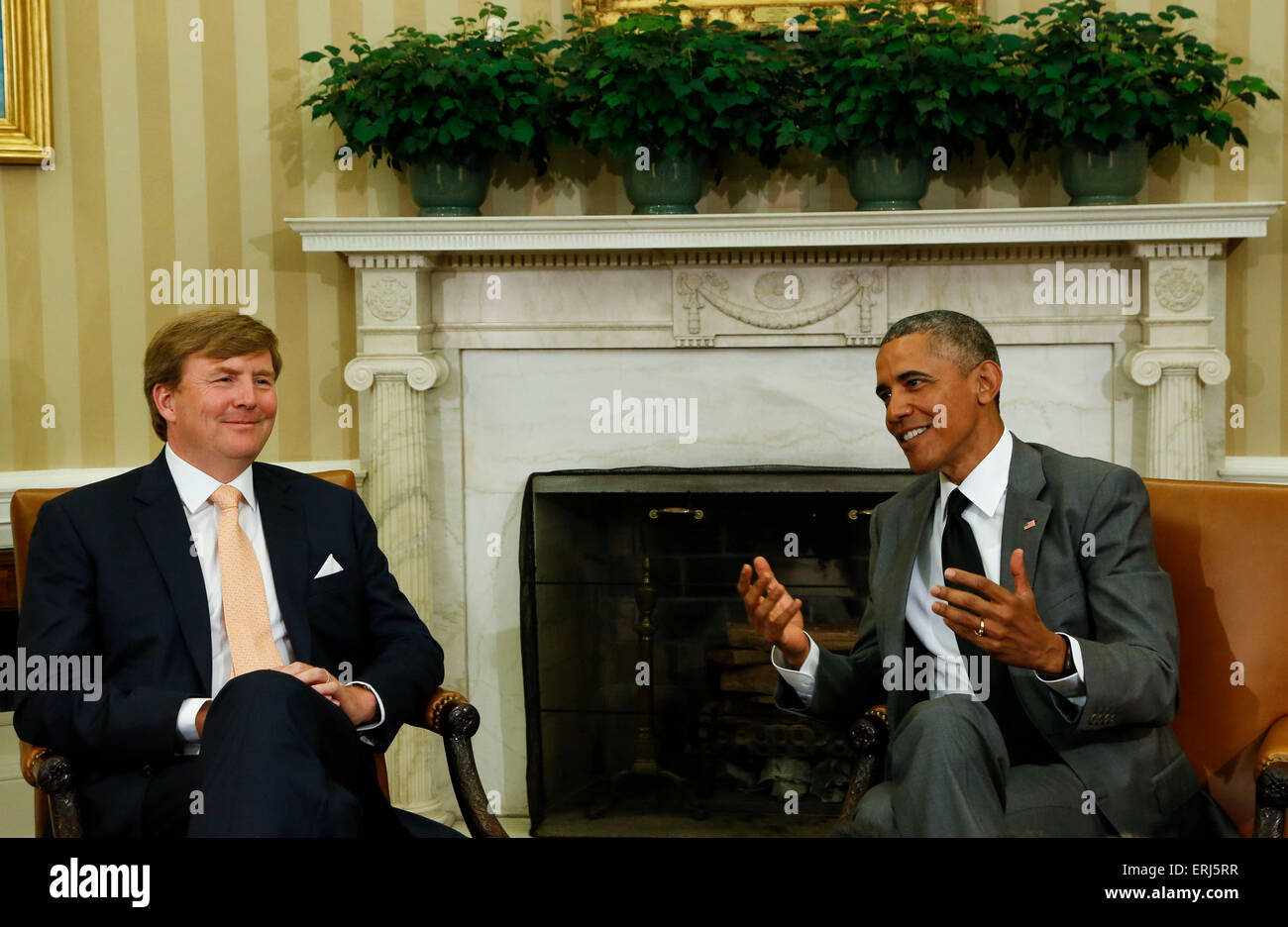 United States President Barack Obama (R) meets with King Willem ...