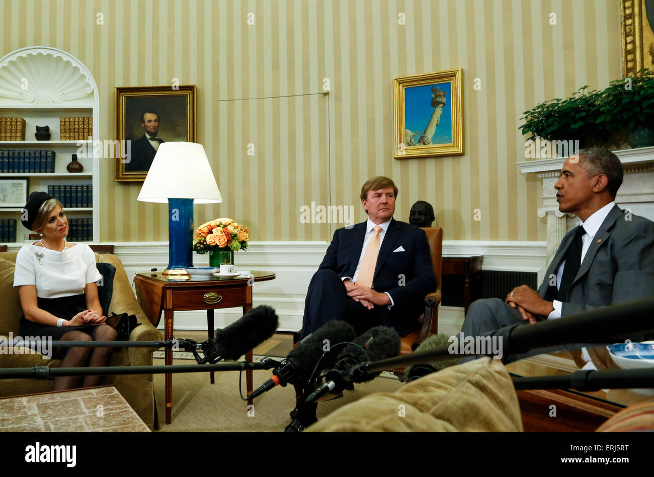 United States President Barack Obama meets with King Willem-Alexander ...
