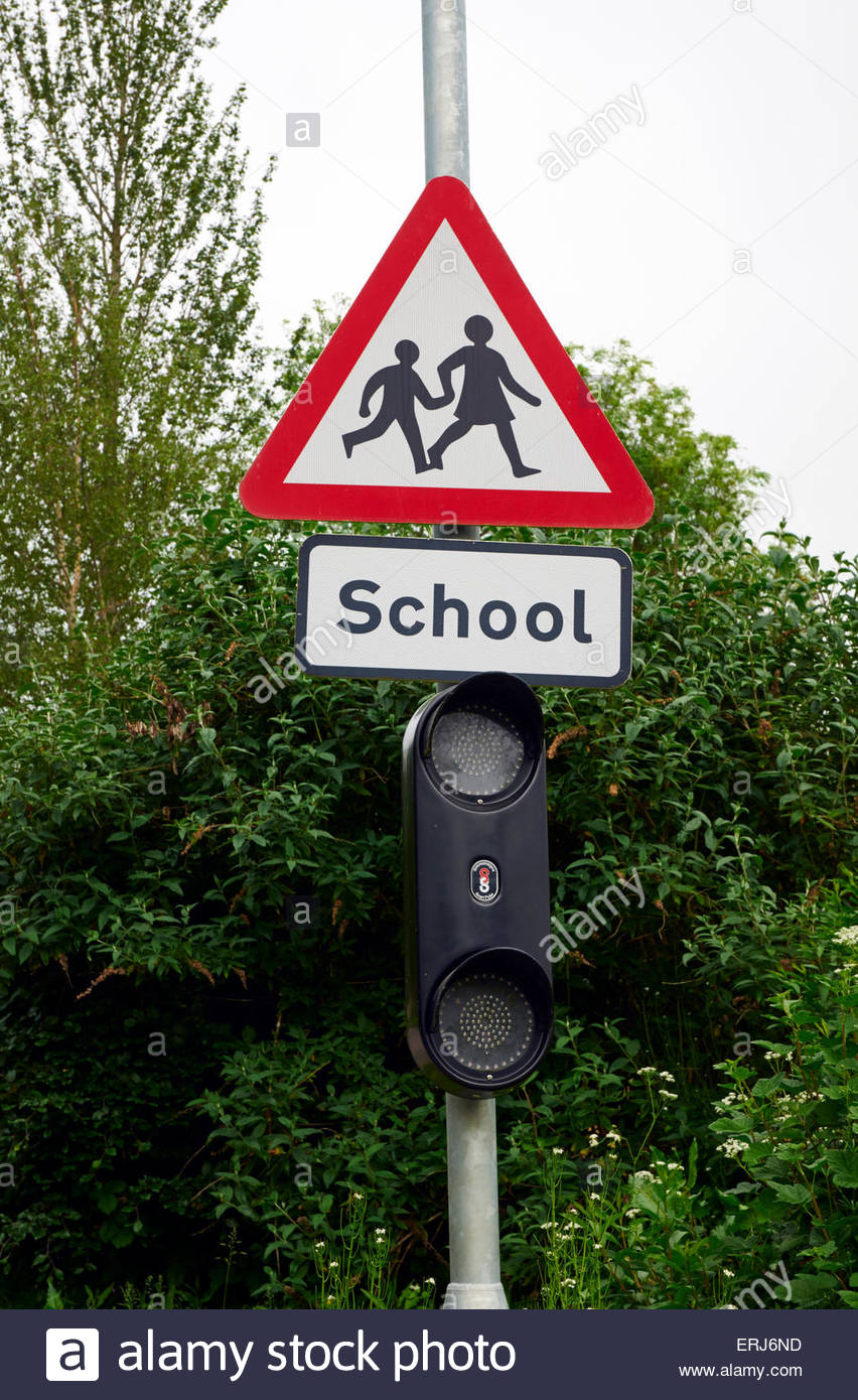School Children Crossing Road Stock Photos & School Children Crossing ...