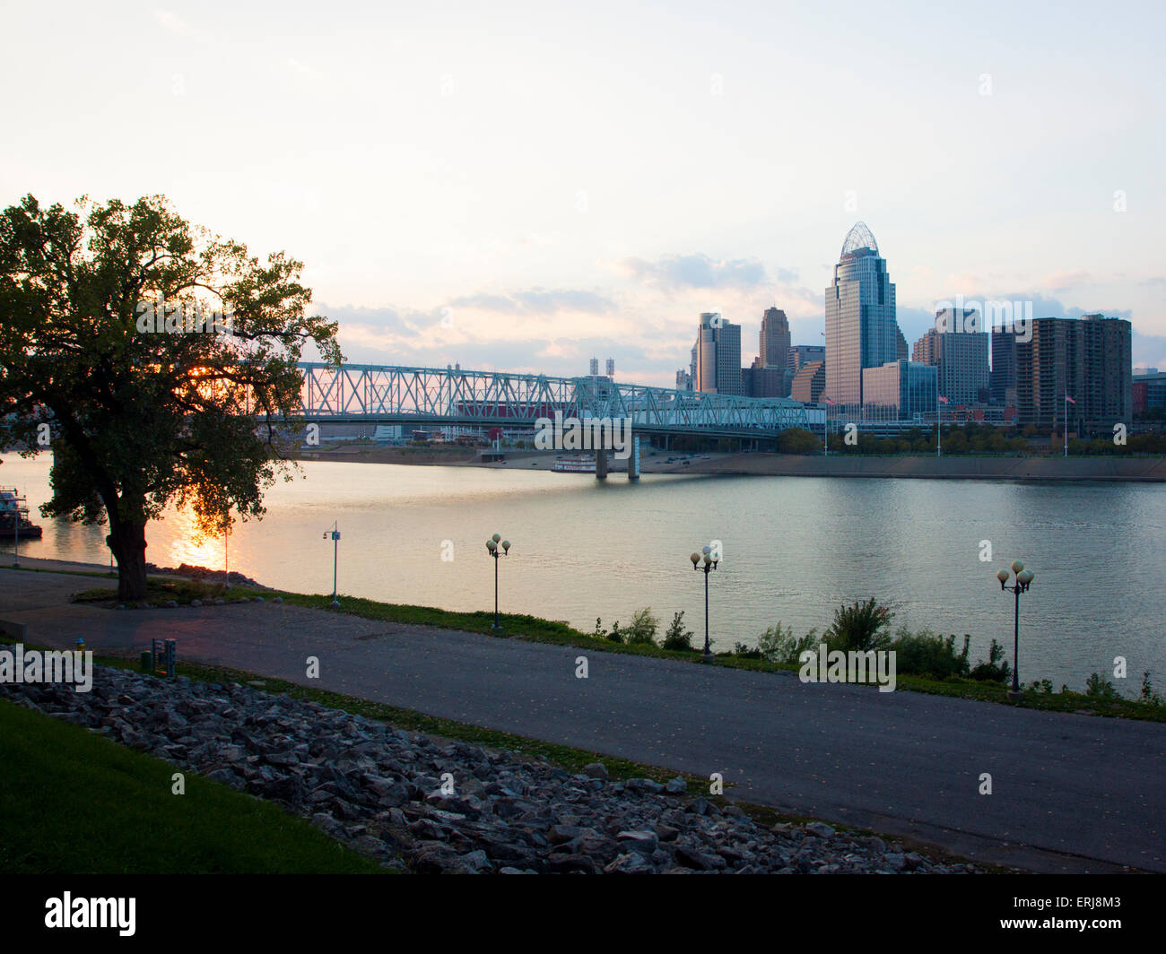 Cincinnati skyline hi-res stock photography and images - Alamy