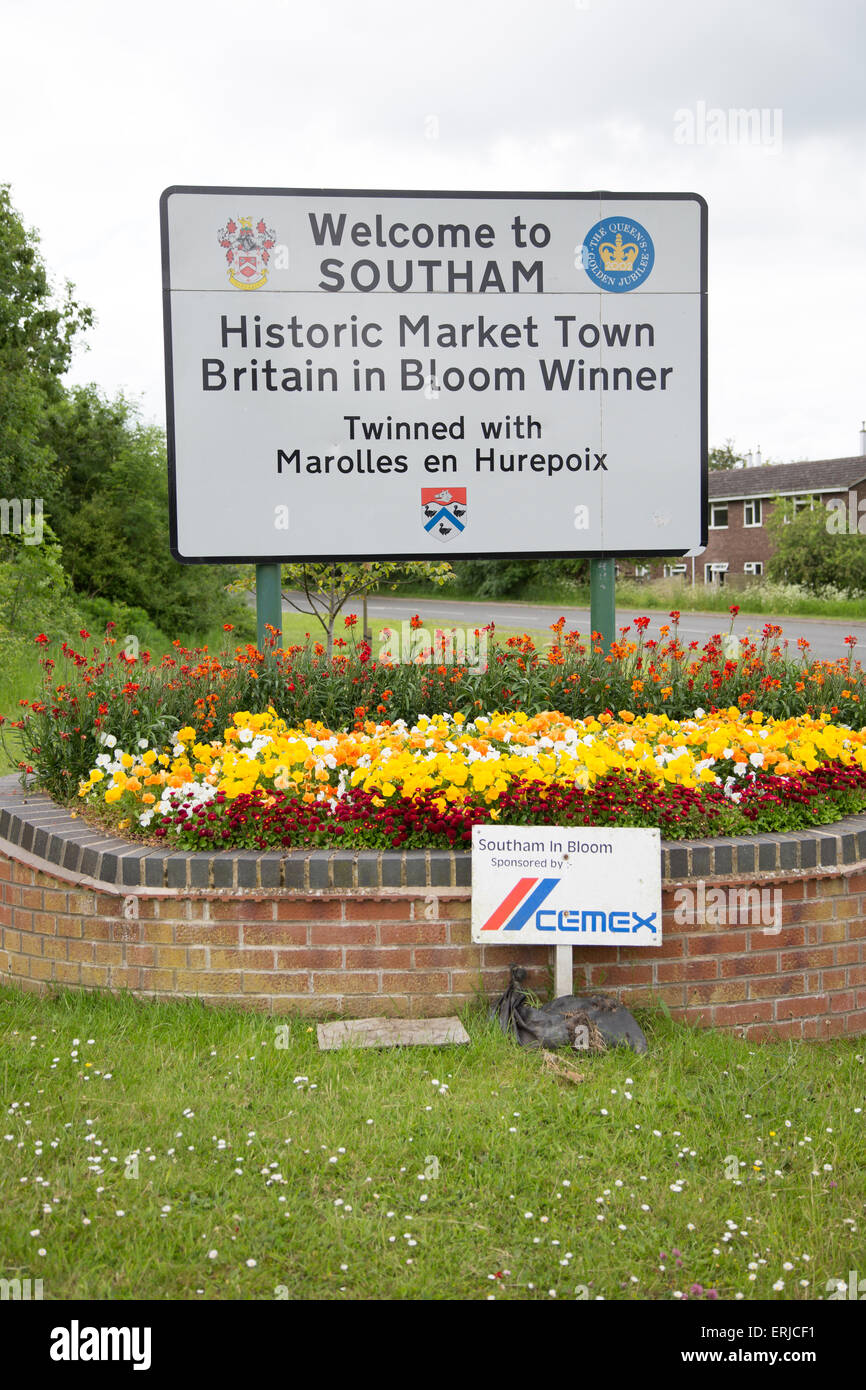 Welcome to Southam sign at the entrance to the town Stock Photo - Alamy