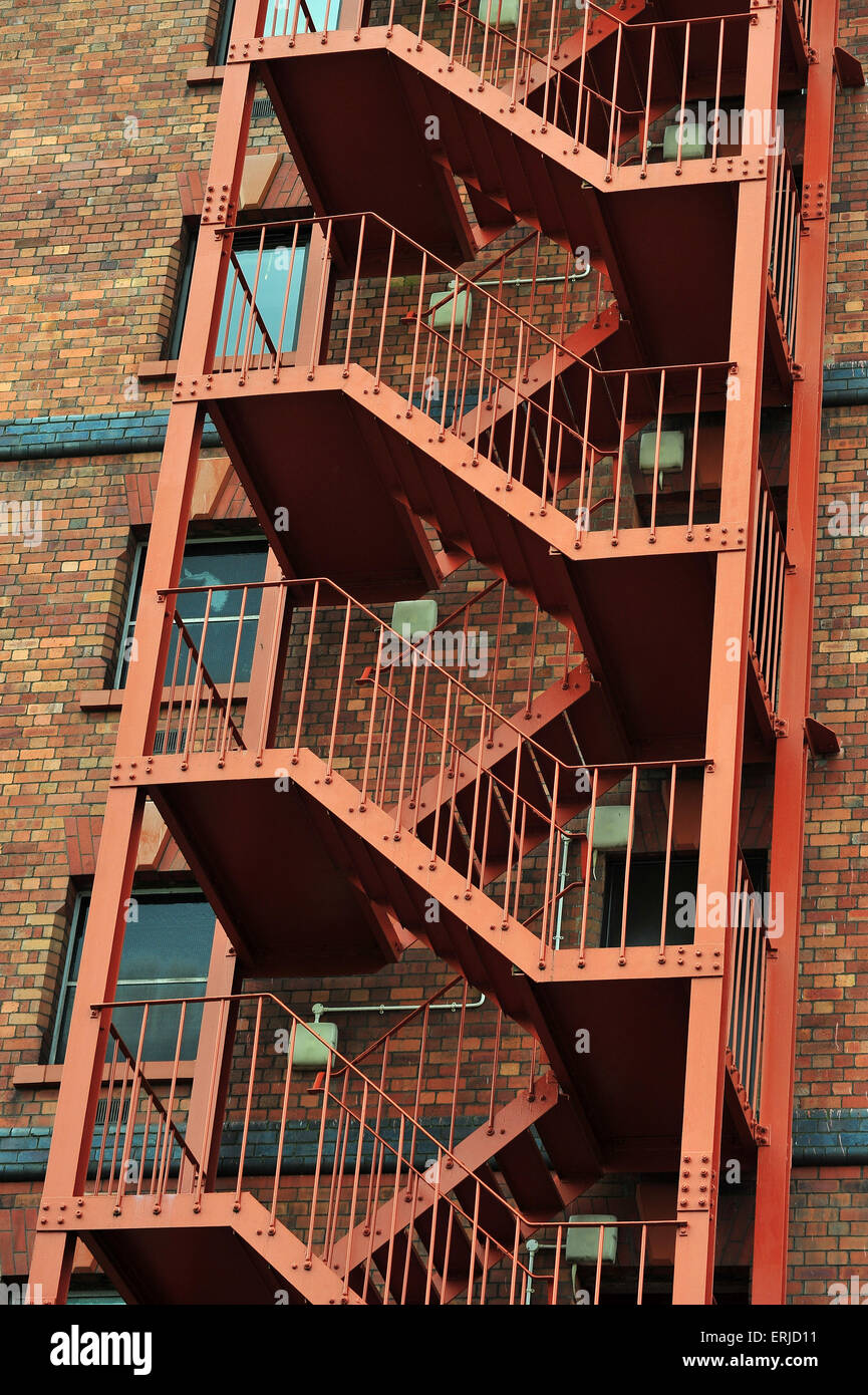 Fire escape on tall building hi-res stock photography and images - Alamy