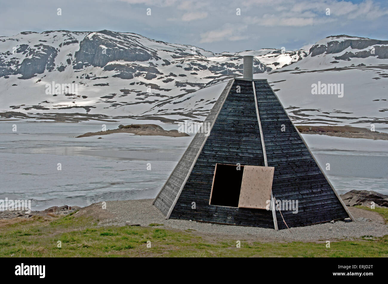 Wood Hut, Mountain Lake, Haukellseter Fjellvegen, Telemark, Norway ...