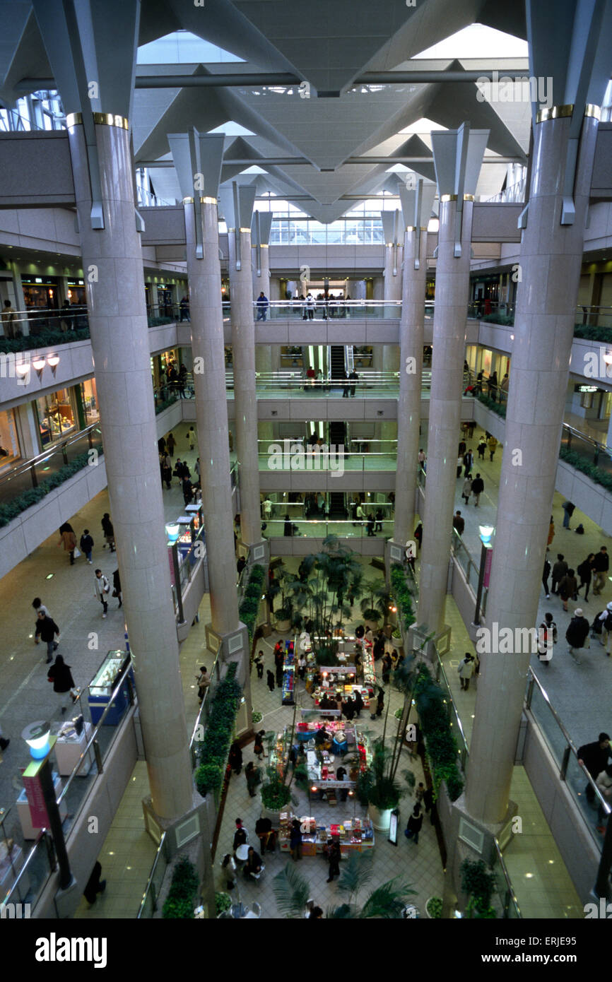 Shopping malls in yokohama hi-res stock photography and images - Alamy