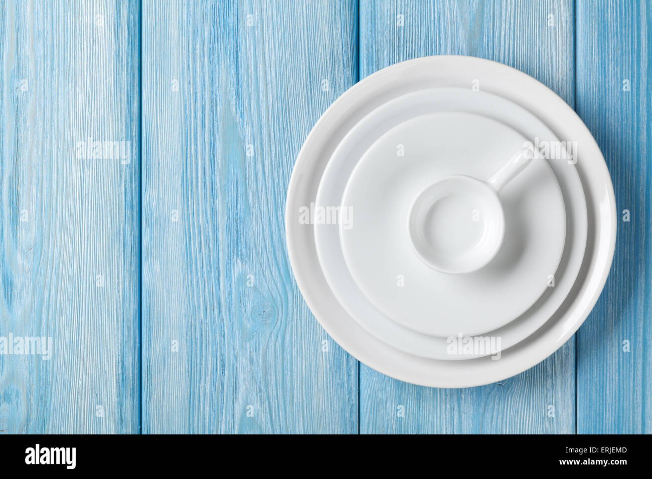 Empty plates hi-res stock photography and images - Alamy