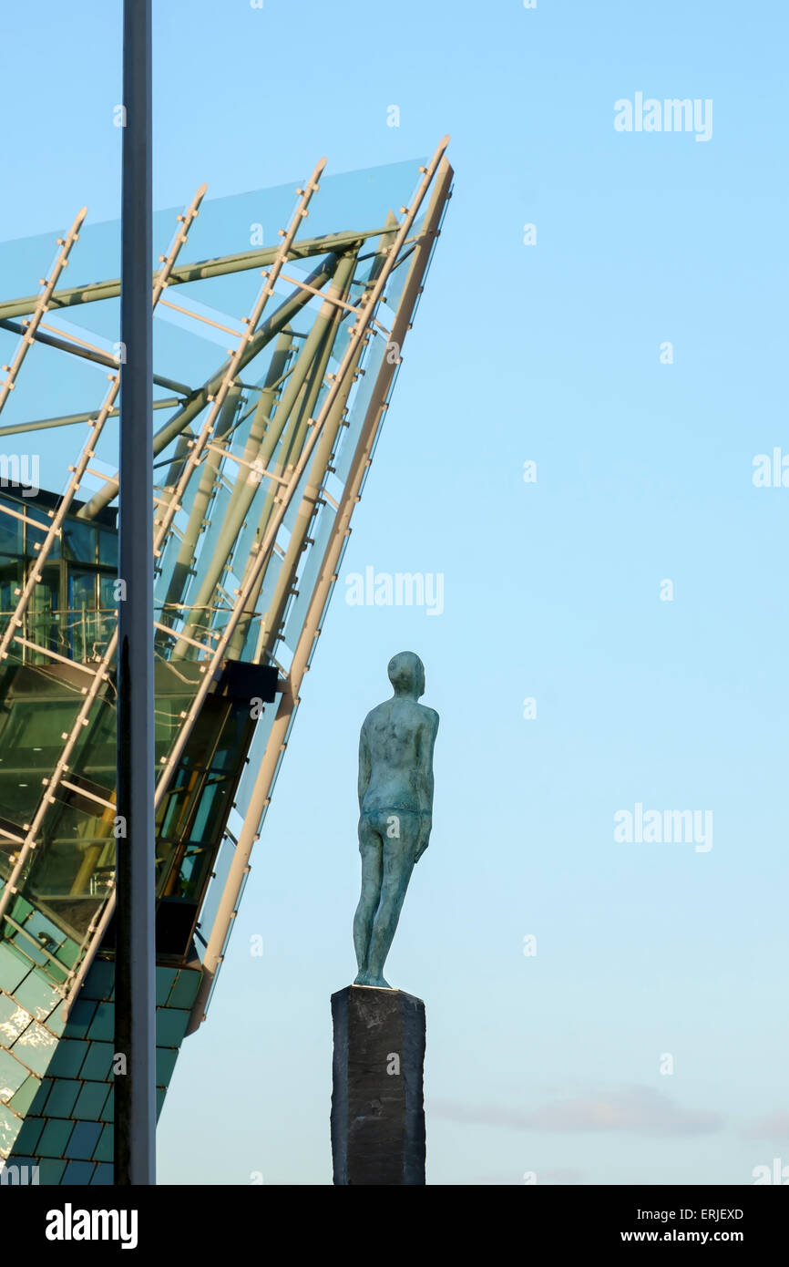 Voyage Statue Hull High Resolution Stock Photography and Images - Alamy