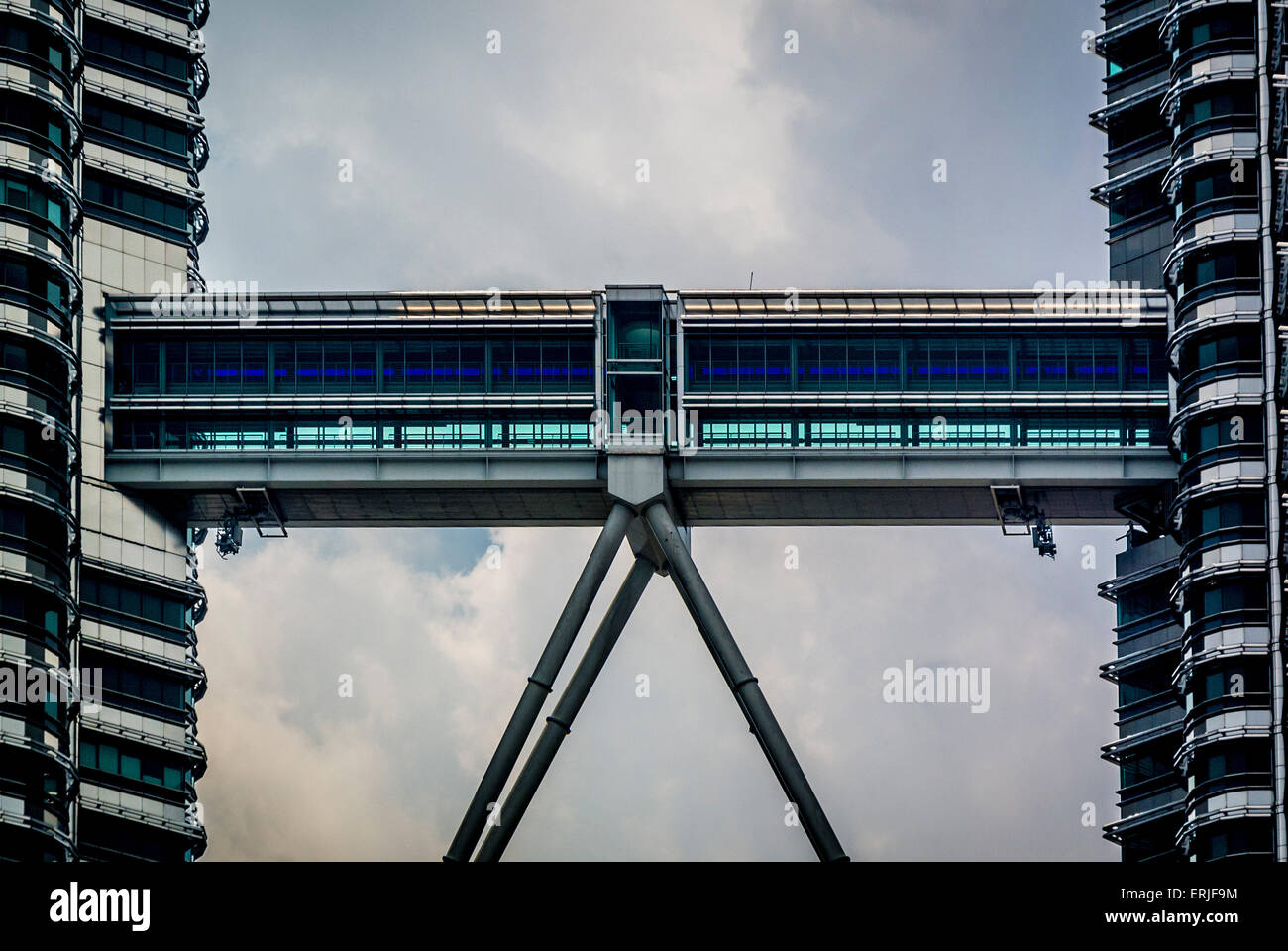 Viewing bridge between Petronas Twin Towers, Kuala Lumpur, Malaysia ...