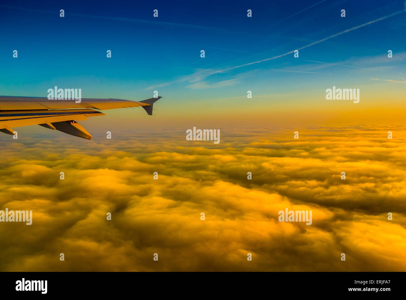 From the plane window hi-res stock photography and images - Alamy
