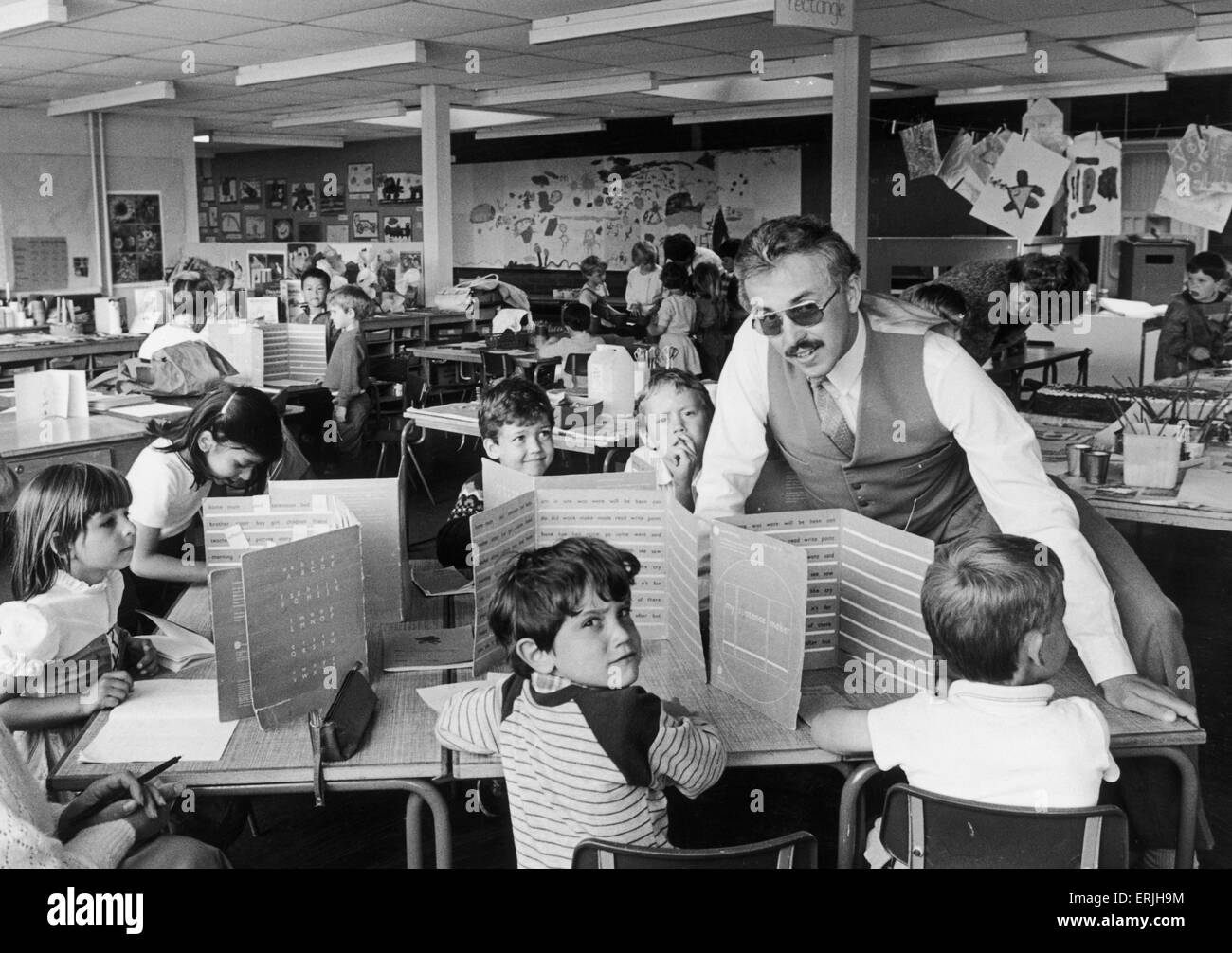 Classroom desks 1980s hi-res stock photography and images - Alamy