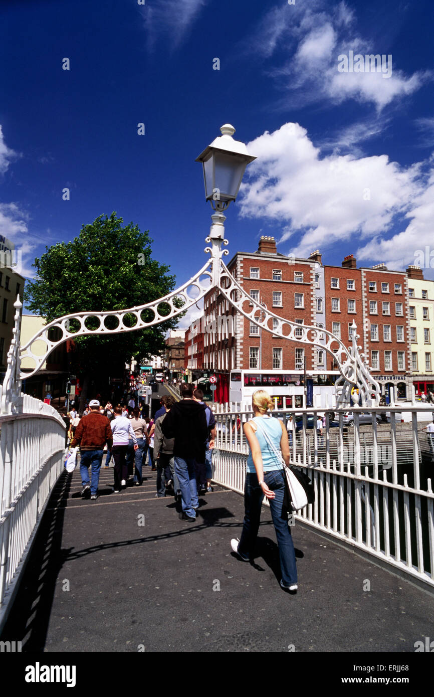 Ireland, Dublin, river Liffey, Ha'penny bridge Stock Photo - Alamy