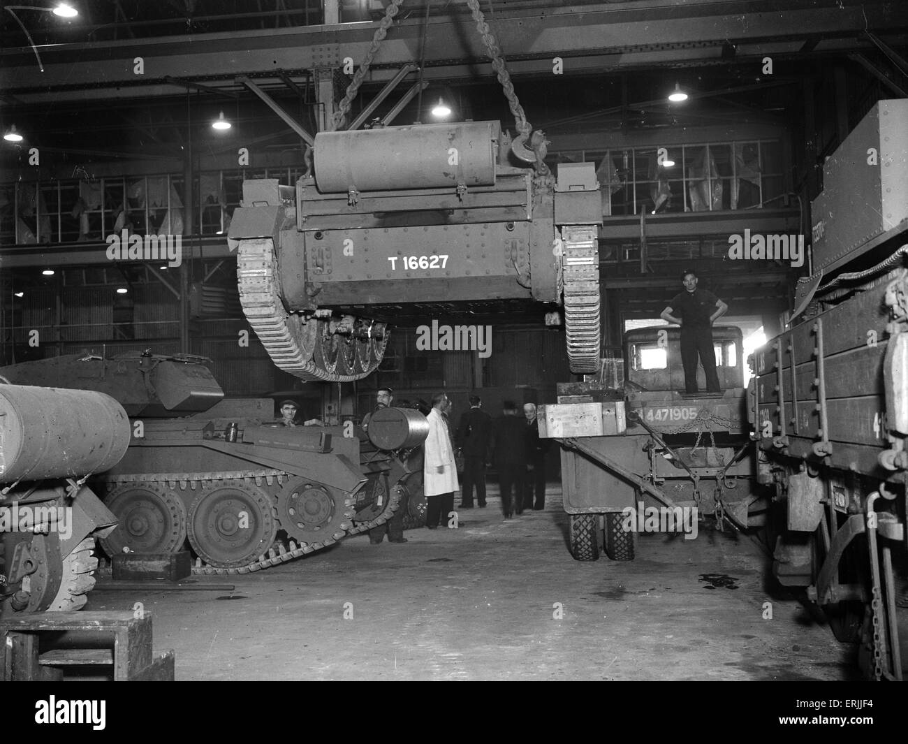 Tank Assembly at Longbridge plant, Birmingham, Circa 1941 Stock Photo ...