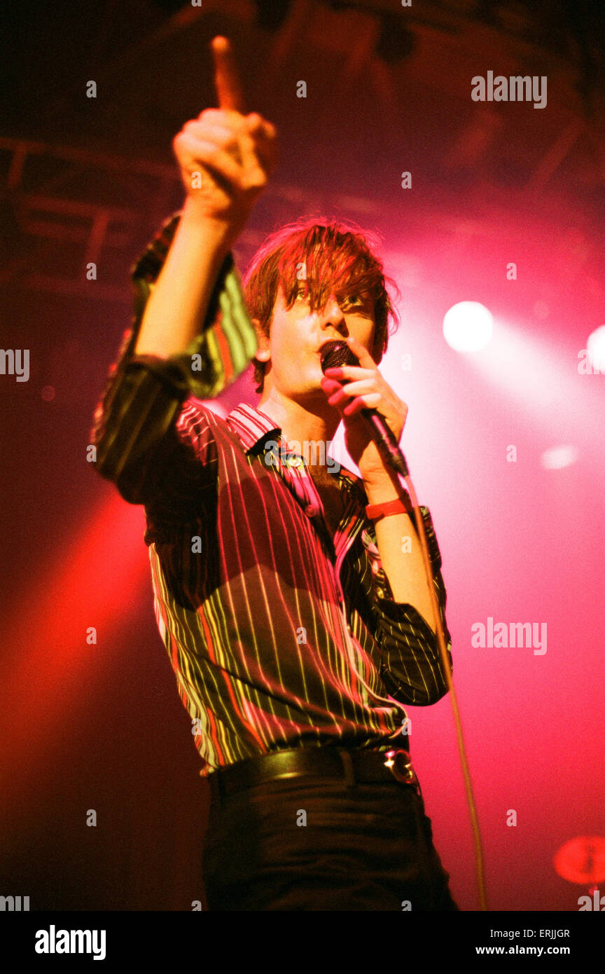 Pulp play the Clickimin Centre, Shetland, 13th August 1996. Lead Singer ...