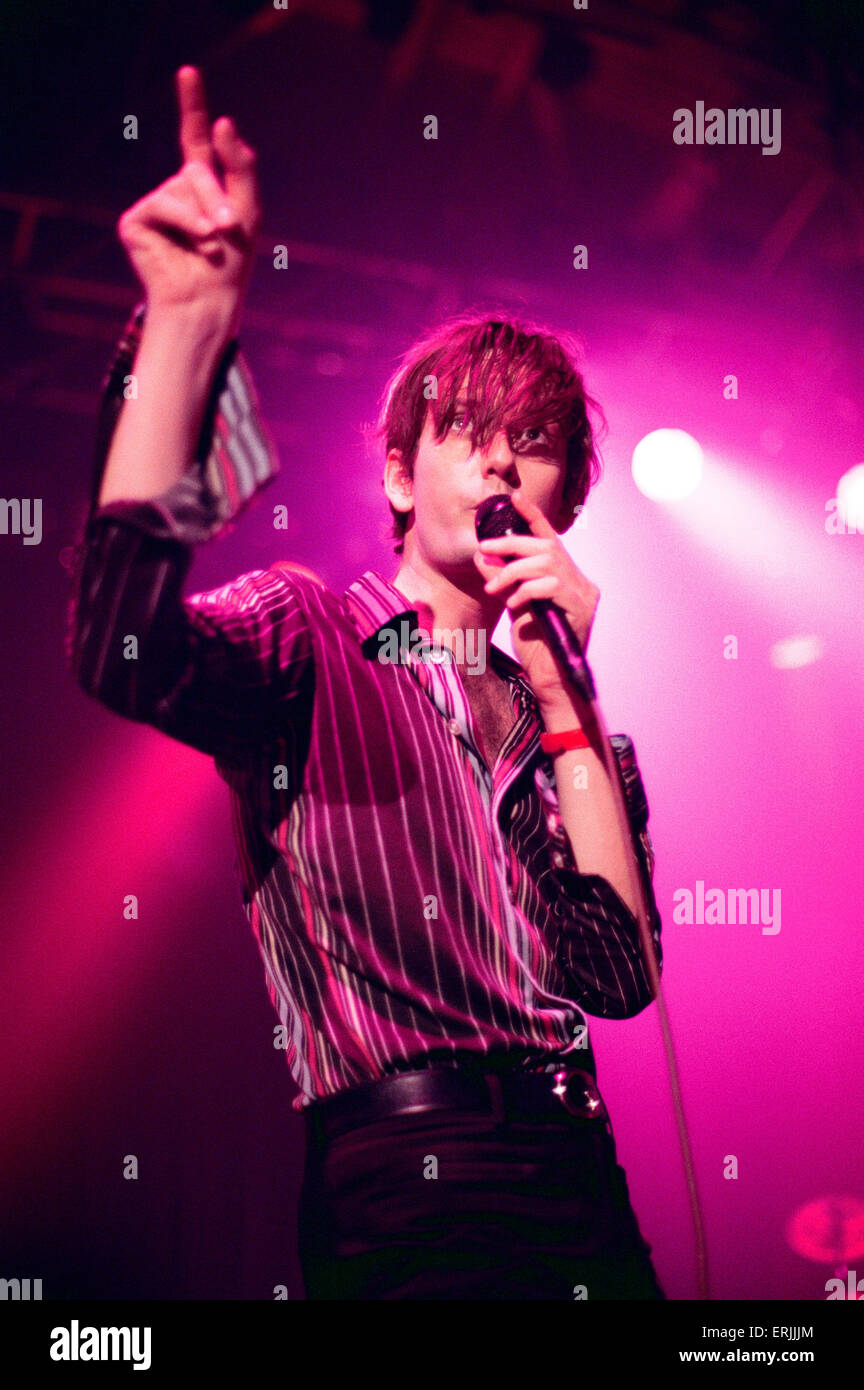 Pulp play the Clickimin Centre, Shetland, 13th August 1996. Lead Singer ...