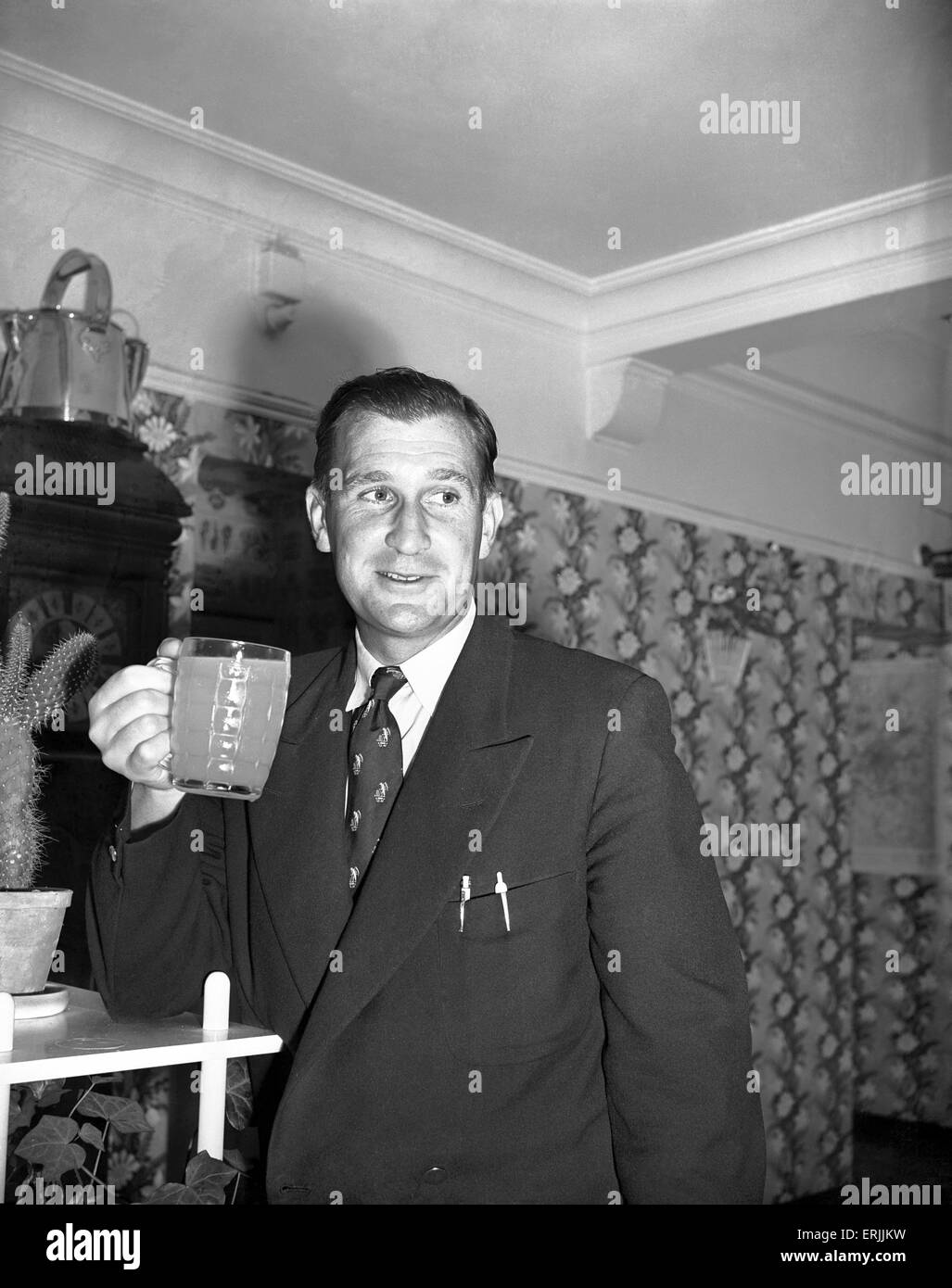 Australian tour of Great Britain for the Ashes. English cricketer Jim ...