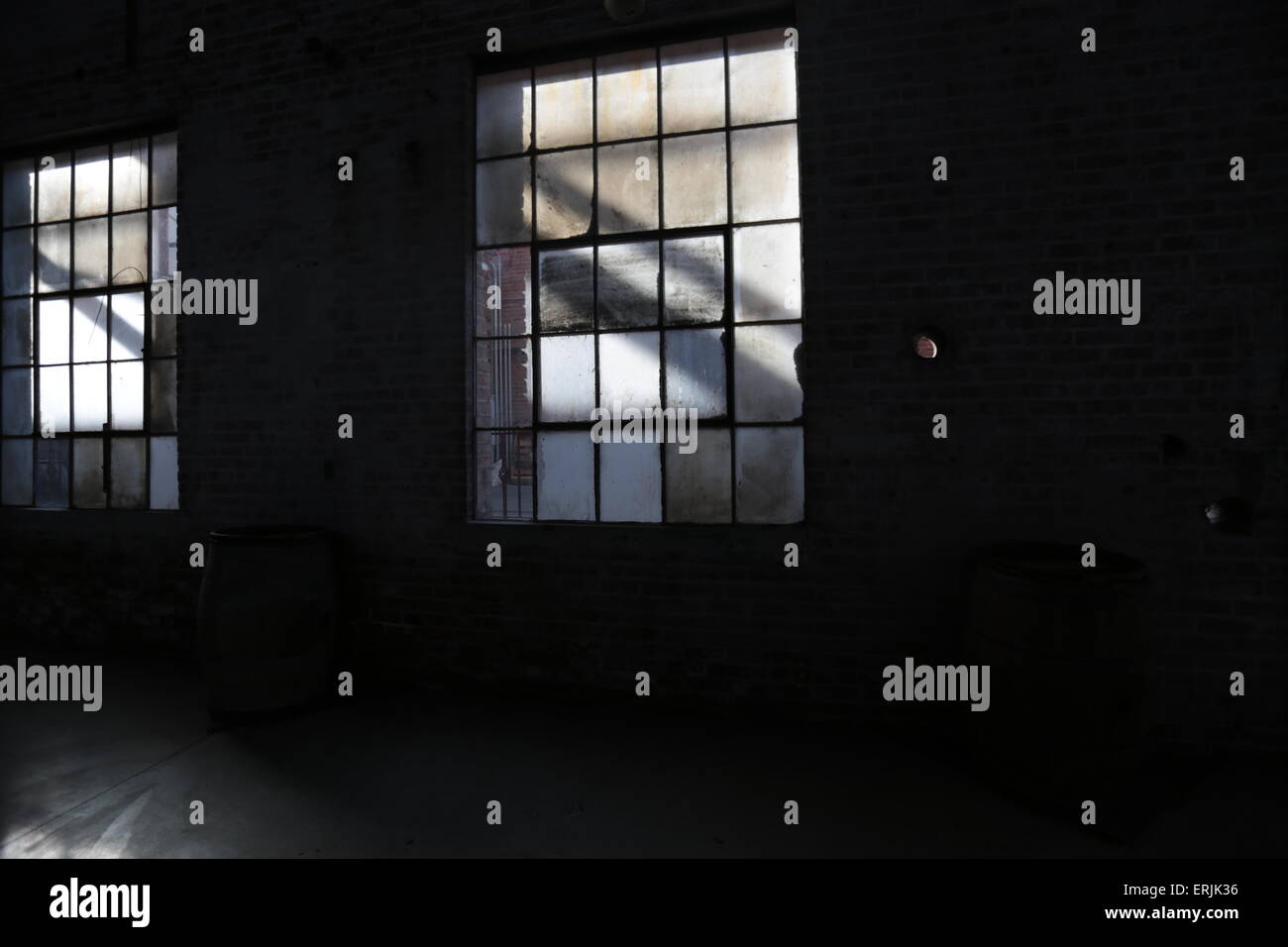 Old warehouse windows hi-res stock photography and images - Alamy