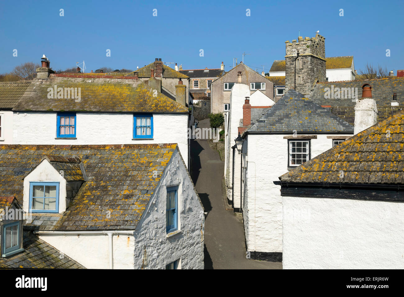Traditional white washed cottage hi-res stock photography and images ...