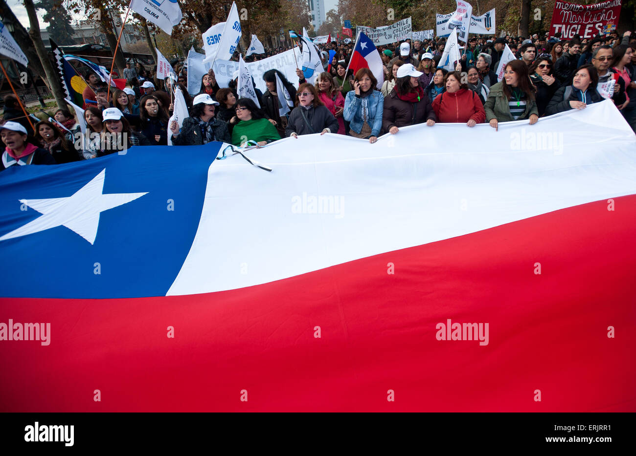 Students protest in santiago chile hi-res stock photography and images ...