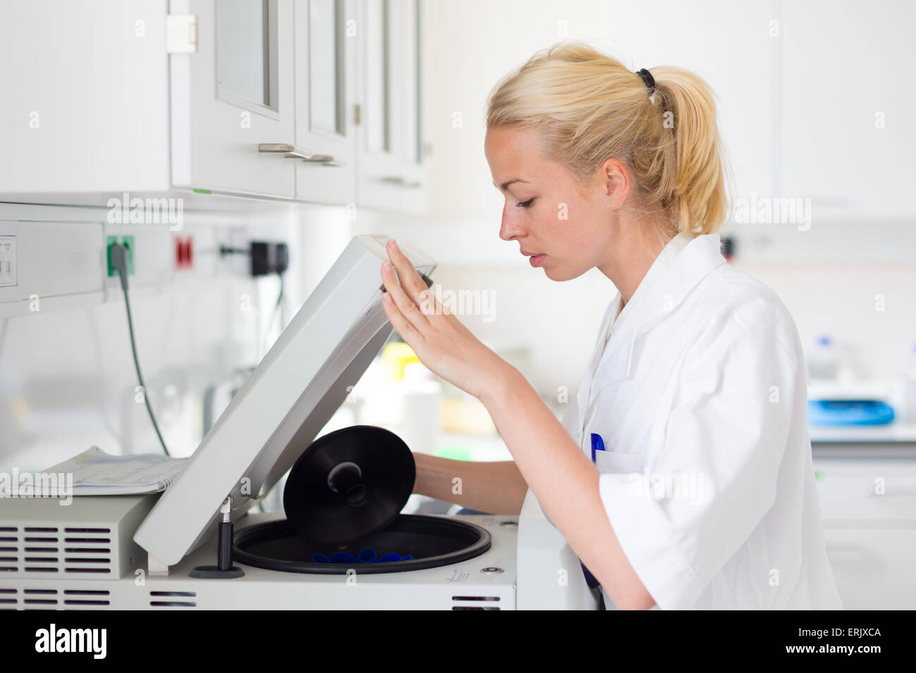Analytical chemist spectrophotometer hi-res stock photography and ...