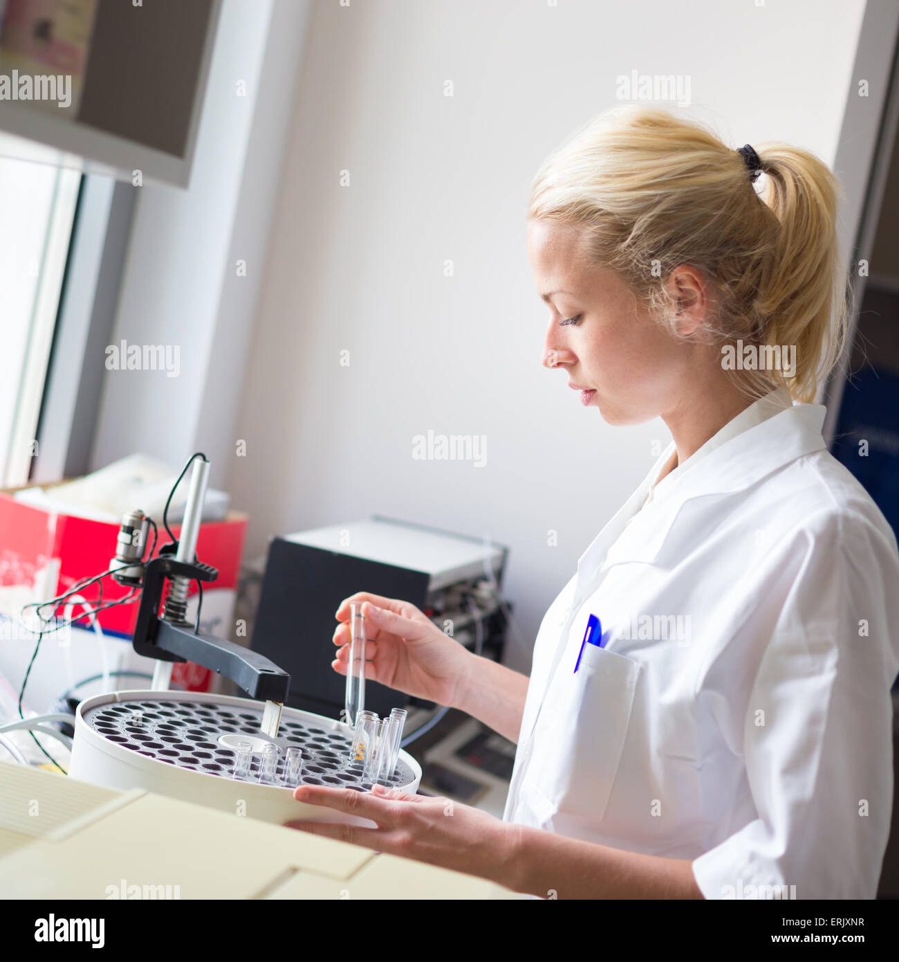 Analytical chemist spectrophotometer hi-res stock photography and ...