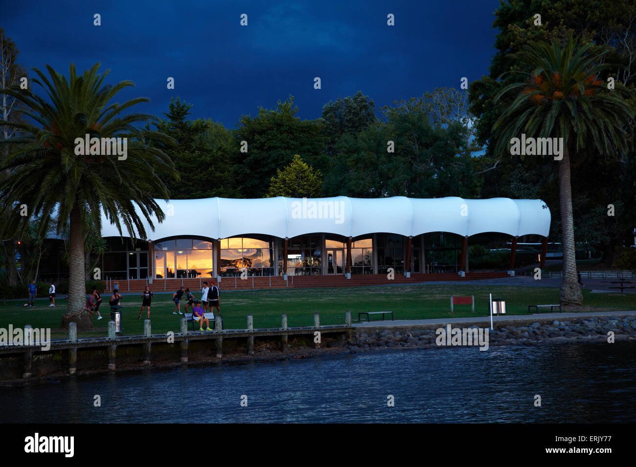 Approaching storm and reflection of sunset, Hamilton Lake Domain, Lake ...