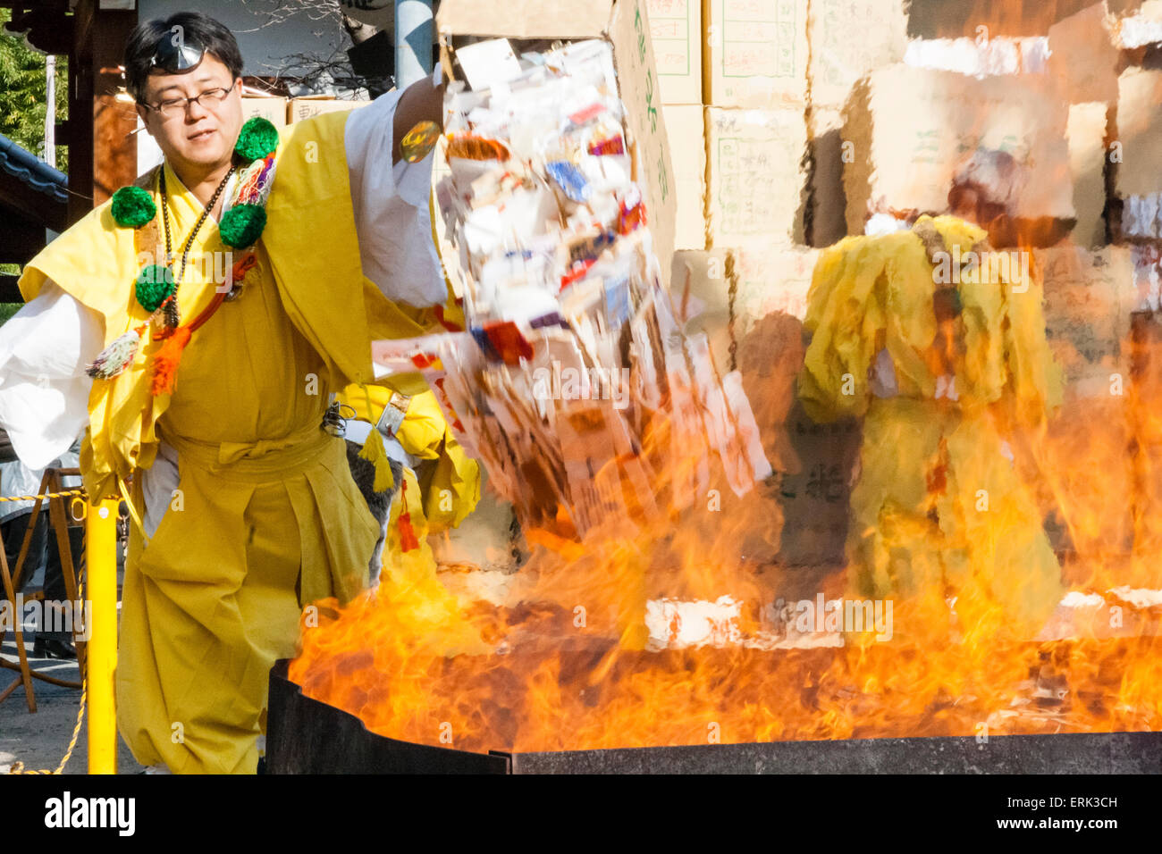 Japan, Nishinomiya, Mondo Yakujin temple. Yearly burning ritual, with ...