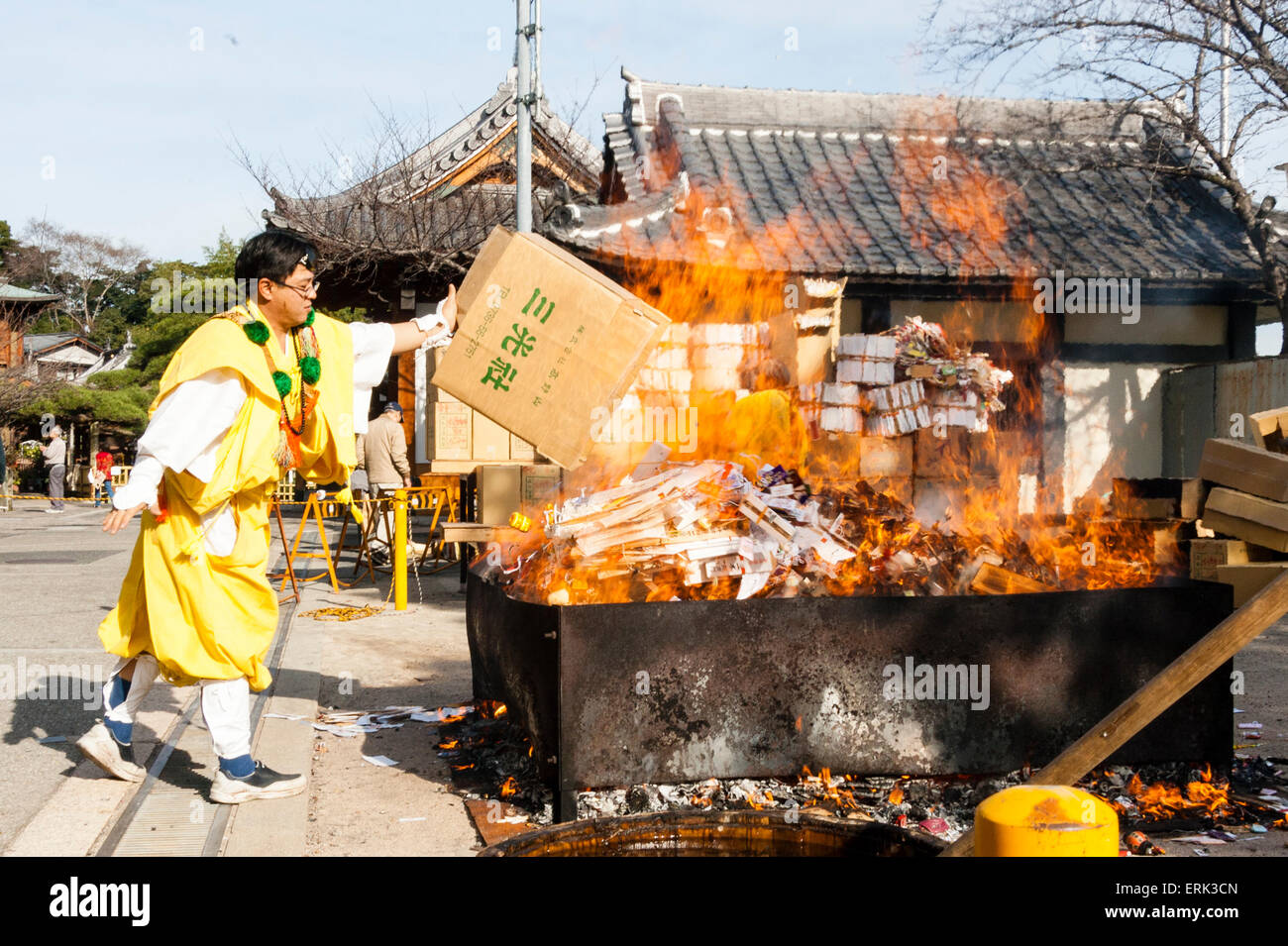 Japan, Nishinomiya, Mondo Yakujin temple. Yearly burning ritual, with ...