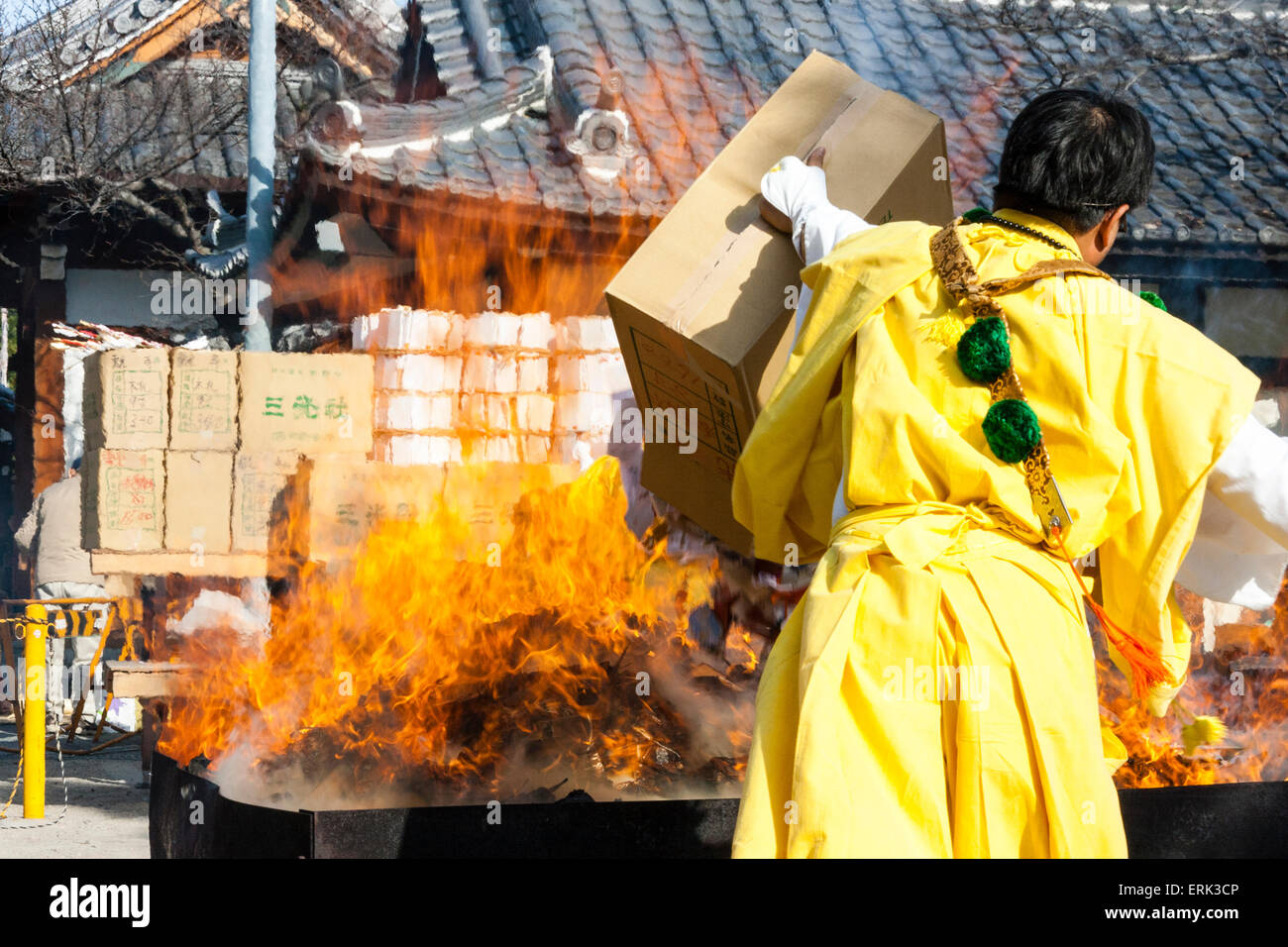 Japan, Nishinomiya, Mondo Yakujin temple. Yearly burning ritual, with ...