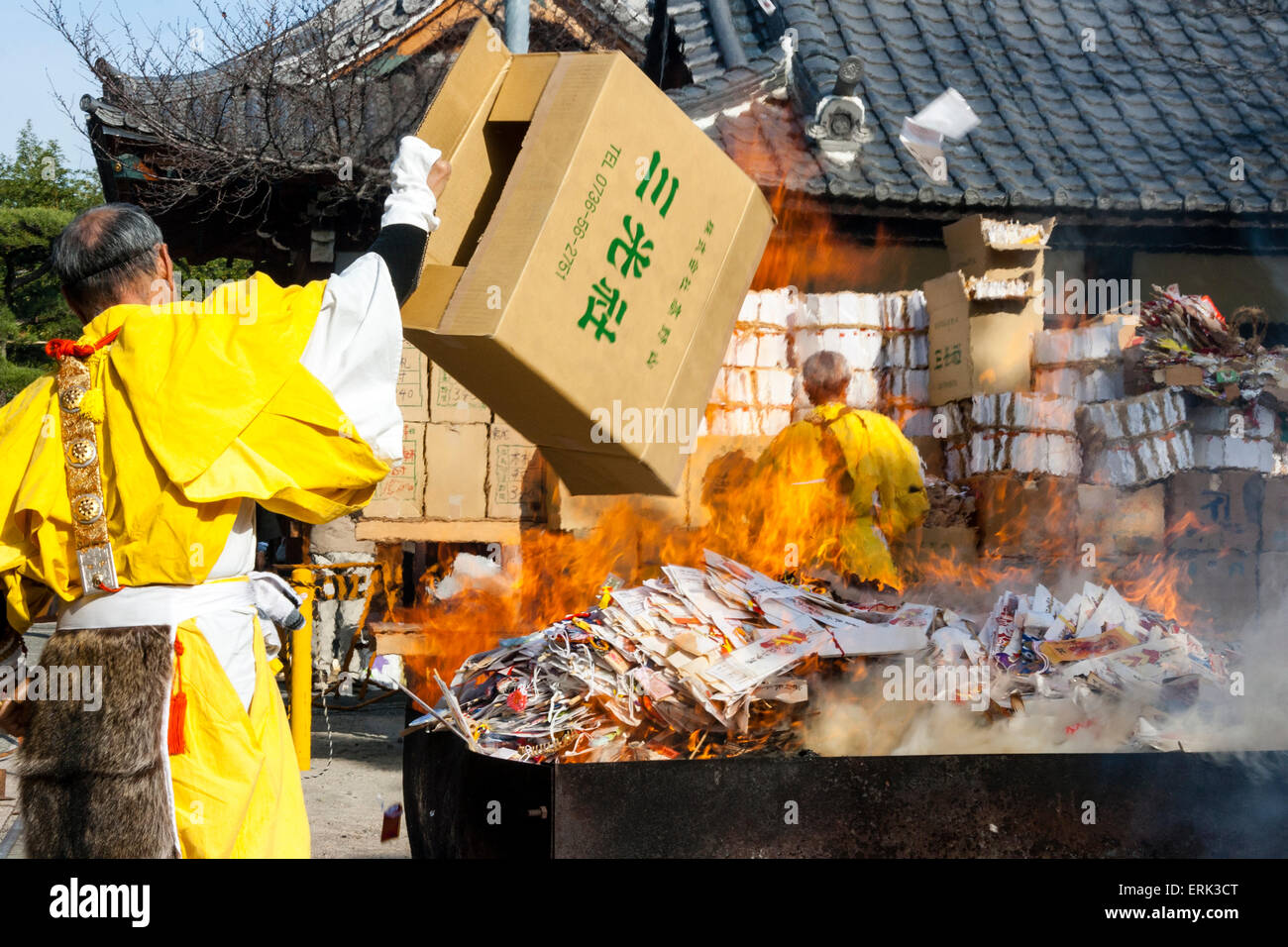 Japan, Nishinomiya, Mondo Yakujin temple. Yearly burning ritual, with ...