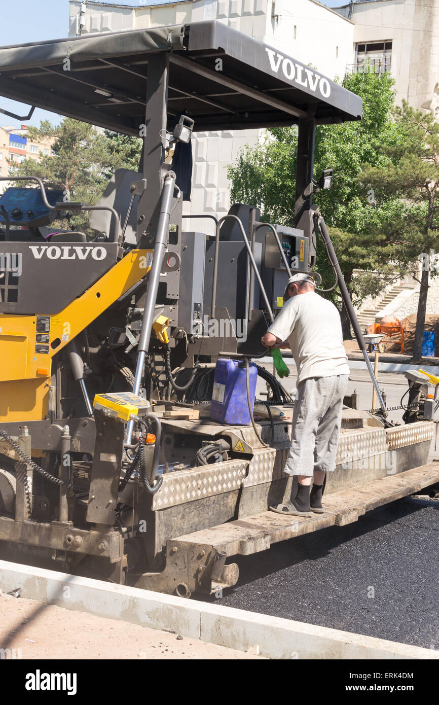 Tarmac laying machine hi-res stock photography and images - Alamy