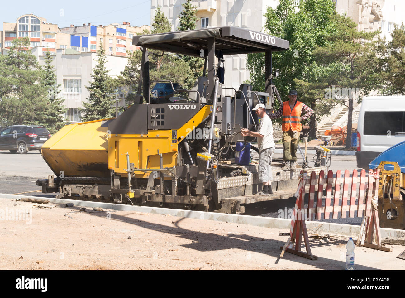 Tarmac laying machine hi-res stock photography and images - Alamy
