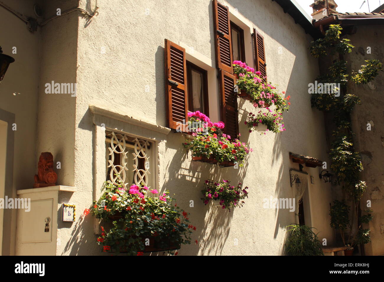 Window boxes hi-res stock photography and images - Alamy