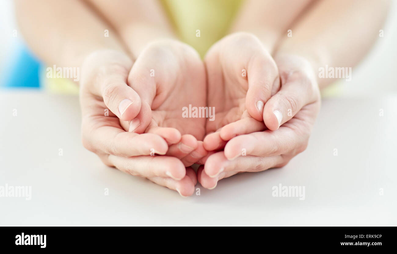Hands cupped together hi-res stock photography and images - Alamy