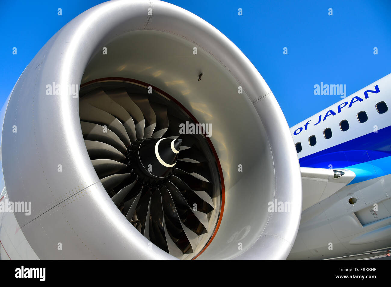 Boeing 787 dreamliner engine hi-res stock photography and images - Alamy