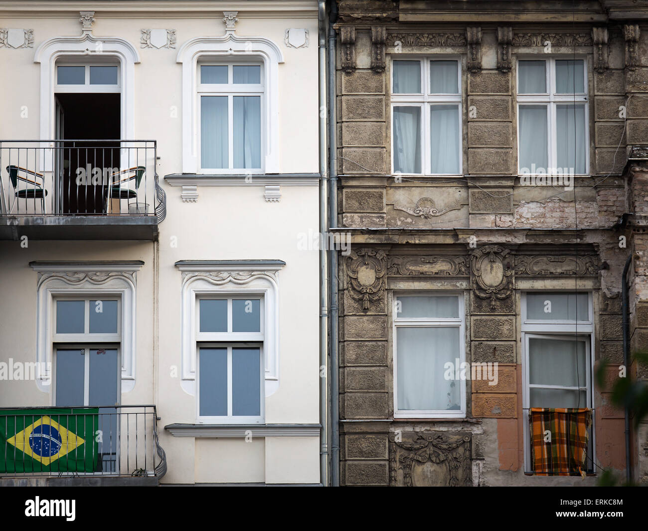 Old building next to new building hi-res stock photography and images ...