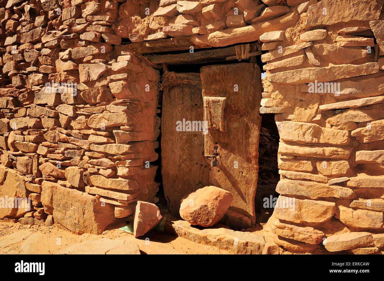 Old world door hi-res stock photography and images - Alamy