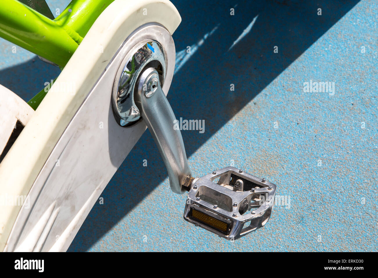 Close up detailed top view of black bicycle pedal Stock Photo - Alamy