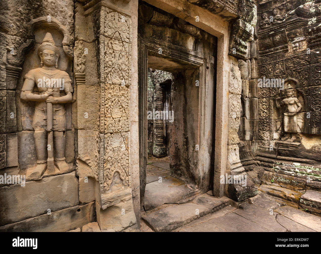 Gopuram, gate, niches with Dvarapala and Devata figure, guardian figure ...