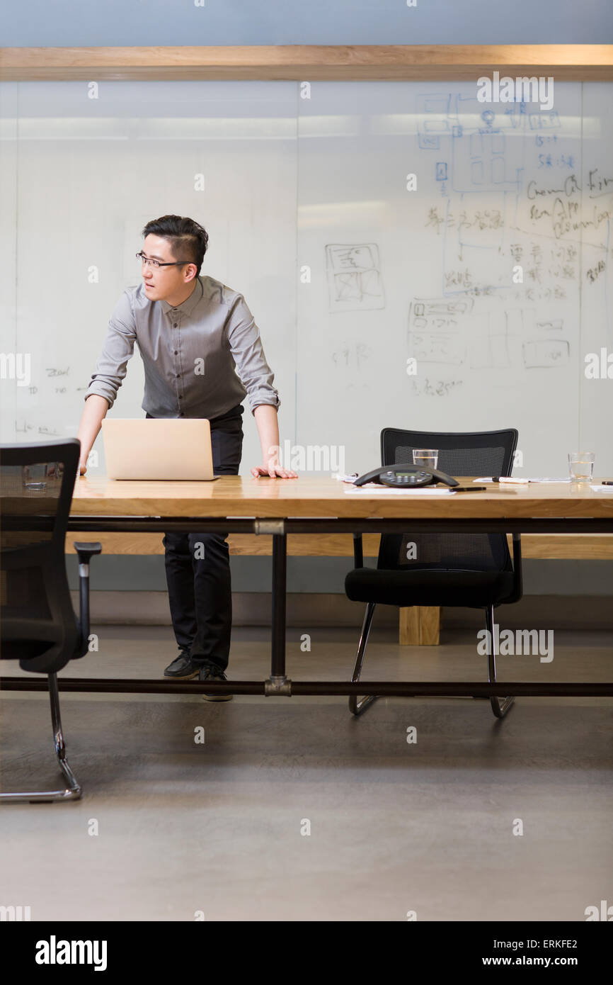 Person thinking whiteboard hi-res stock photography and images - Alamy