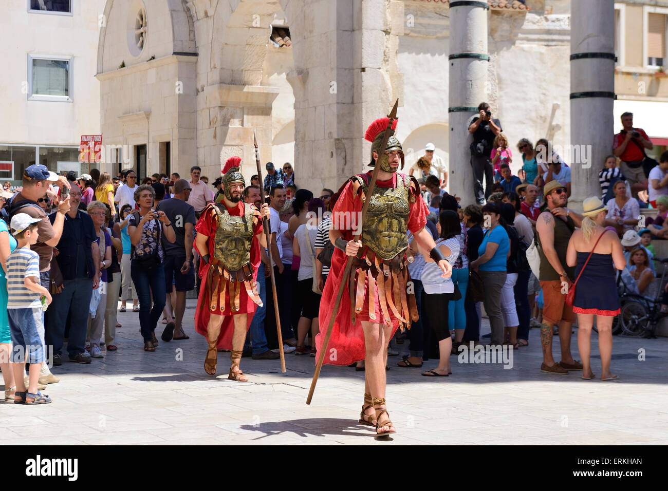 Roman soldiers actors hi-res stock photography and images - Alamy
