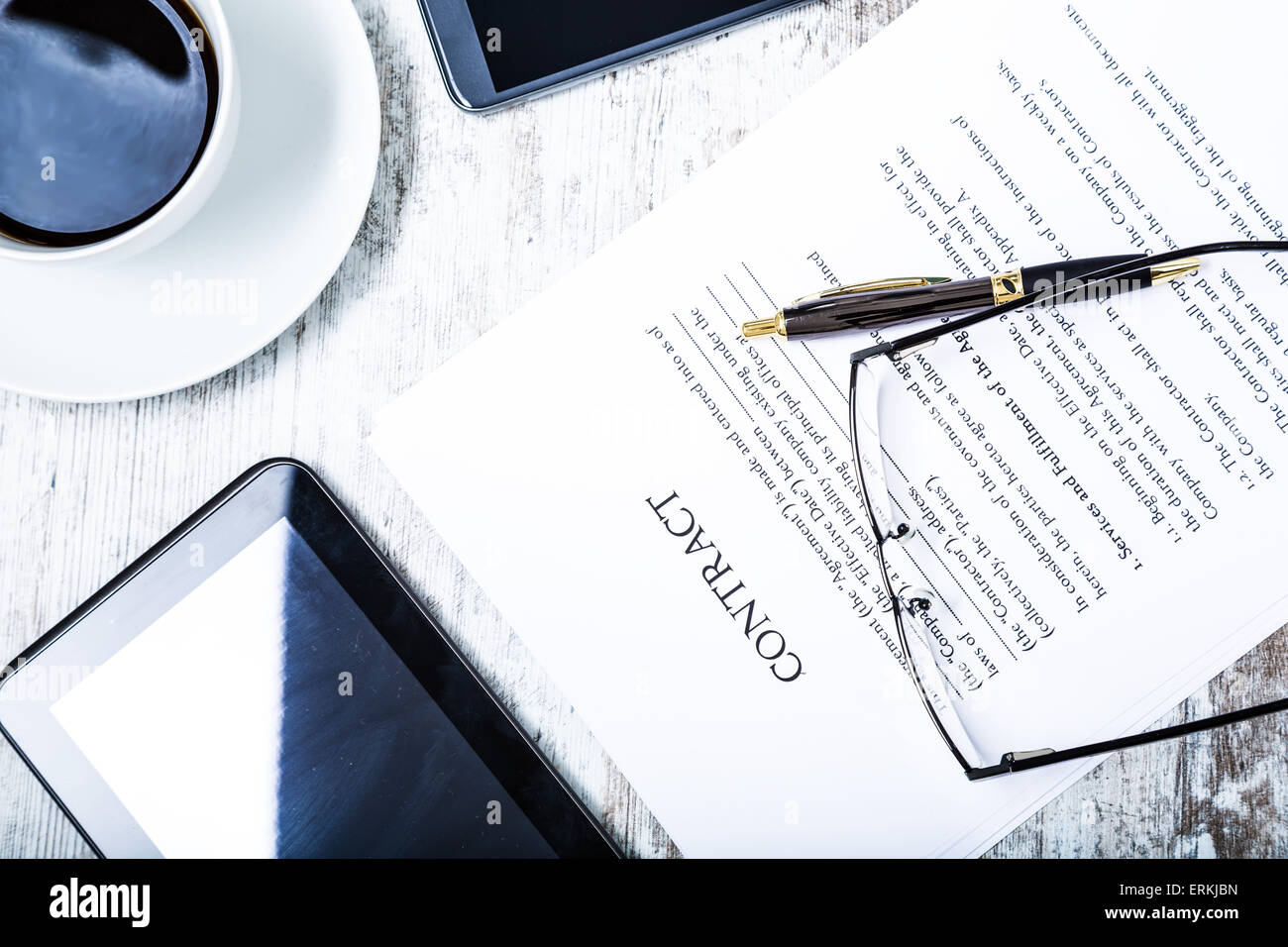 Reading contract hi-res stock photography and images - Alamy