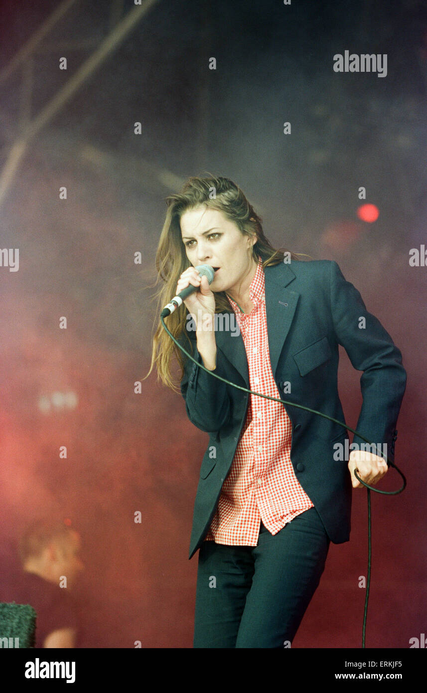 Alanis morissette 1996 hi-res stock photography and images - Alamy